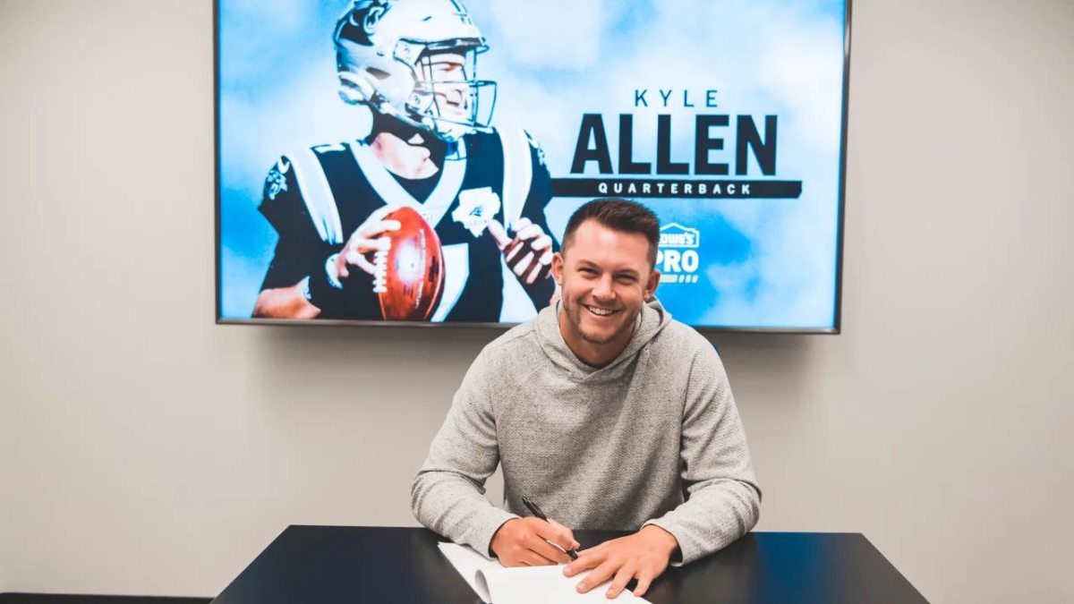 Kyle Allen egyéves szerződés hosszabbítást írt alá – Carolina Panthers ...